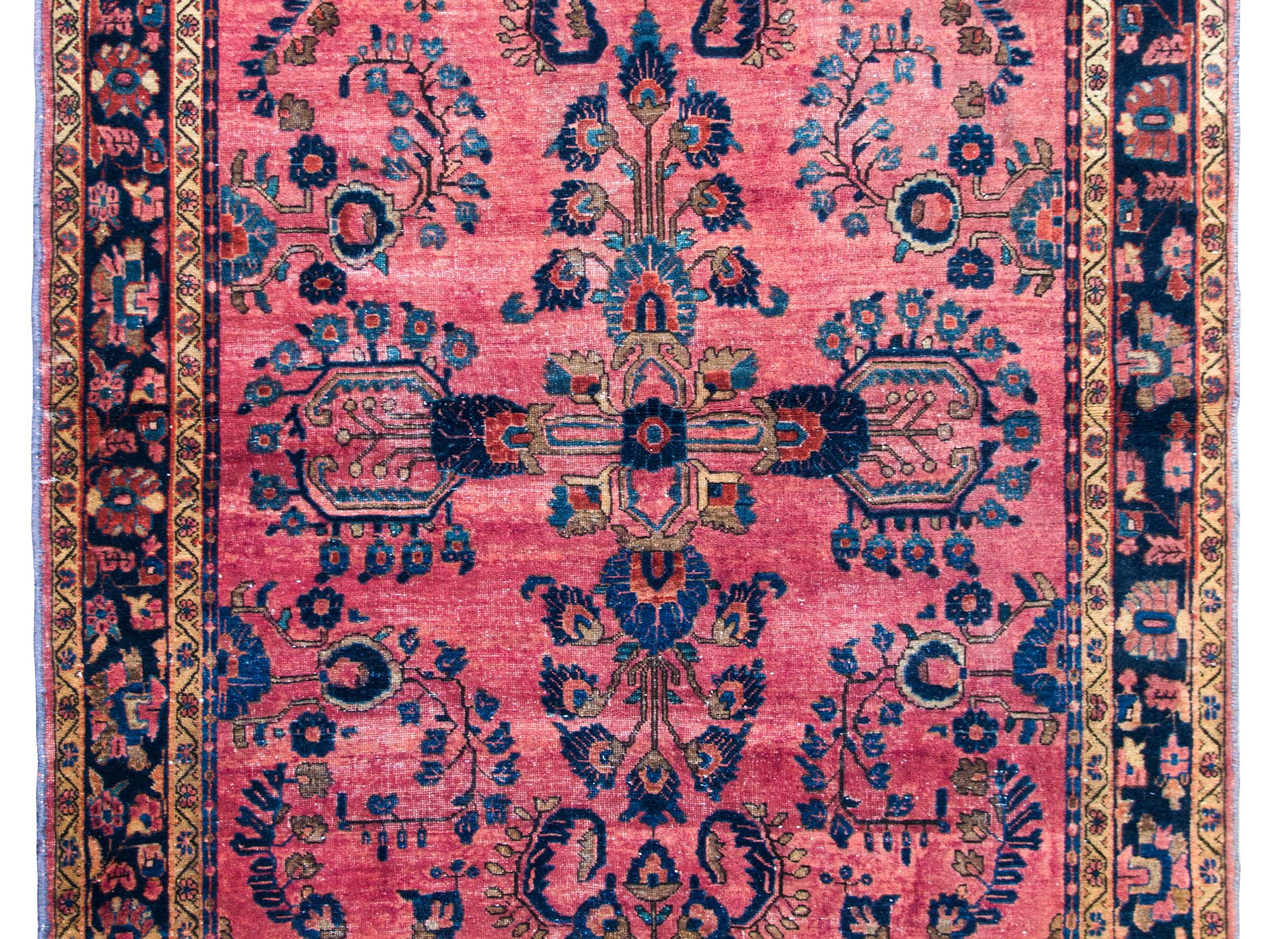 Early 20th Century Persian Sarouk Rug For Sale at 1stDibs