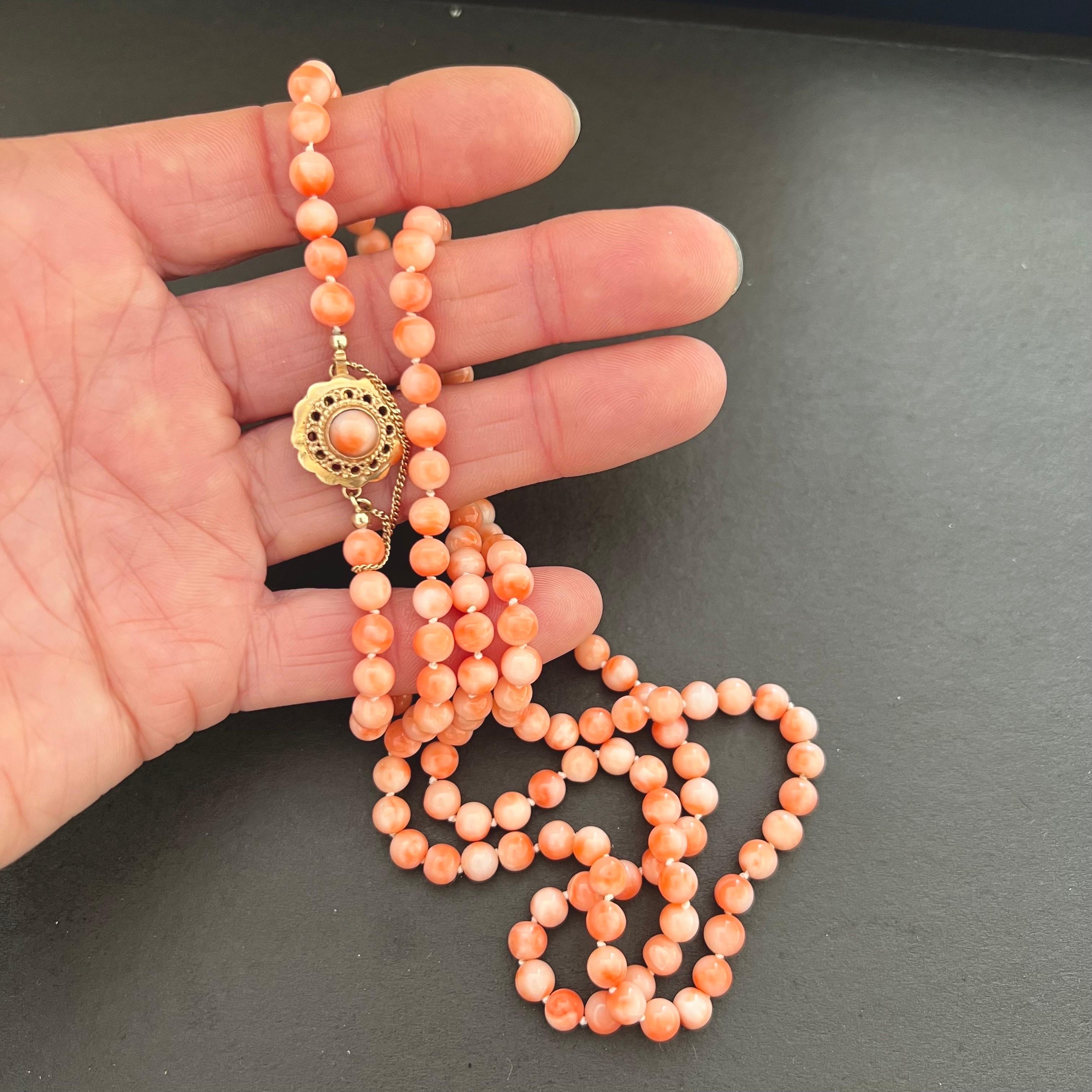Early 20th Century Pink Coral Beaded 14k Gold Necklace For Sale at 1stDibs