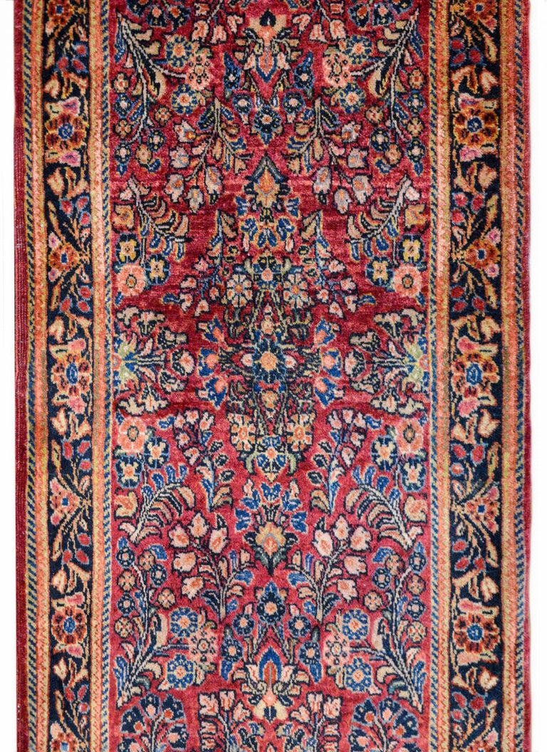 Early 20th Century Sarouk Rug For Sale at 1stDibs