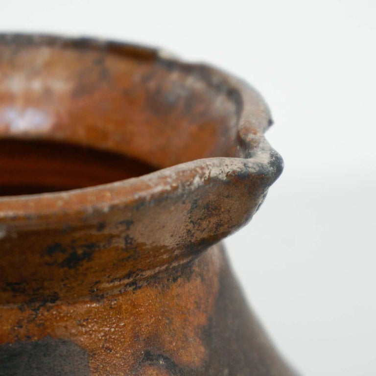 Early 20th Century Traditional Spanish Ceramic Vase For Sale at 1stDibs