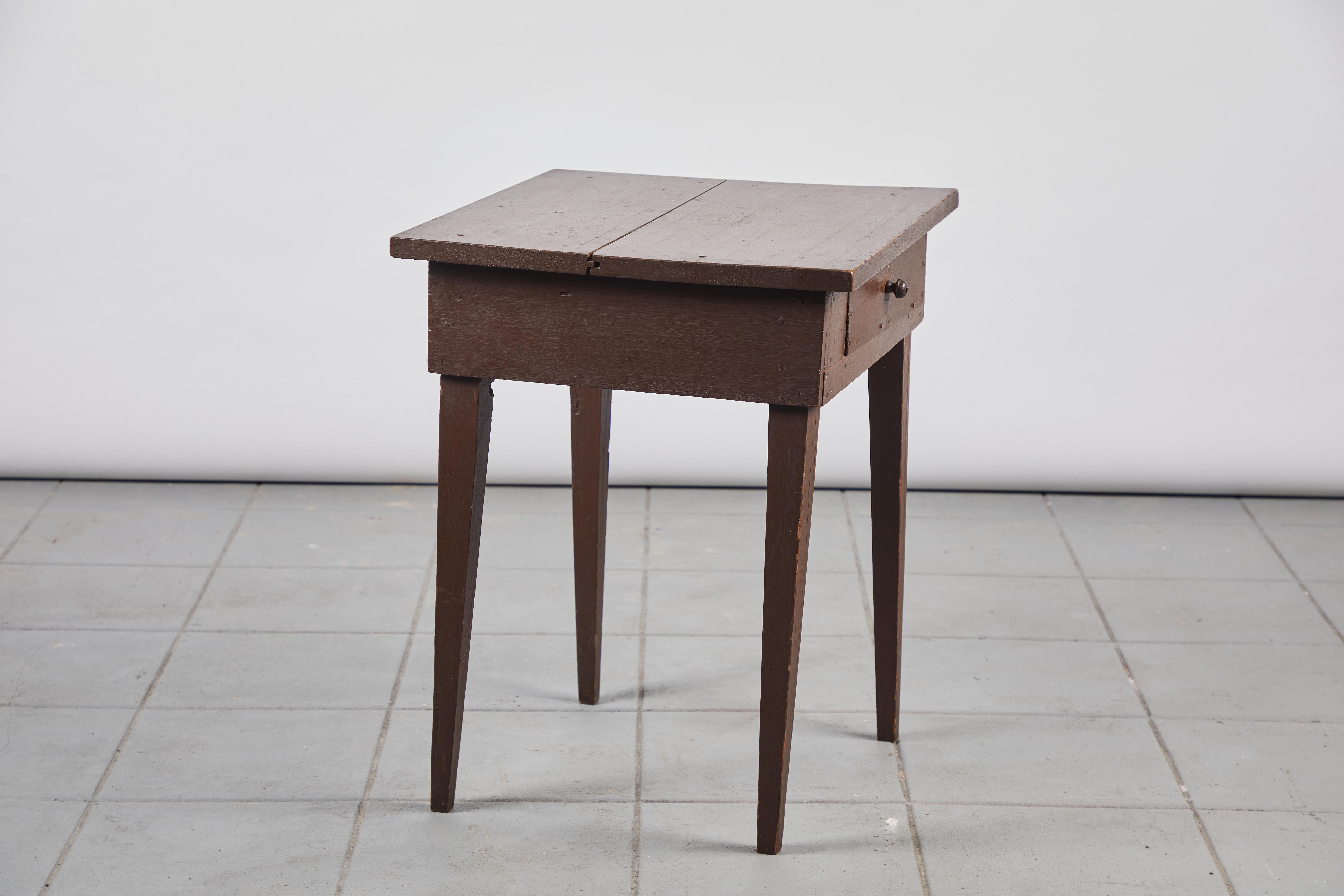 Early American Single Drawer Side Table at 1stDibs | side table with drawer