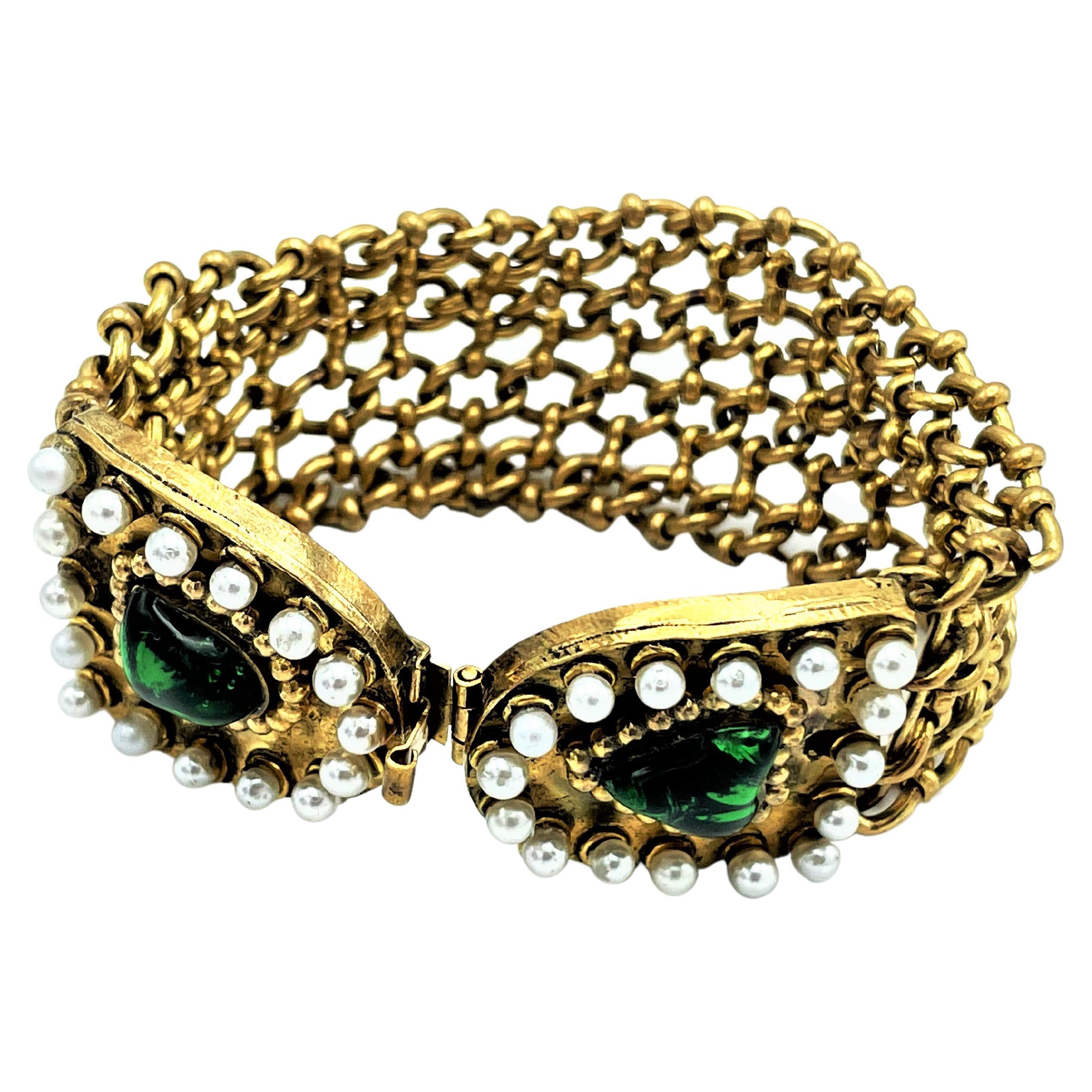 Early CHANEL CHAIN BRACELET with green Gripoix glass, 1970/80ger, gold ...