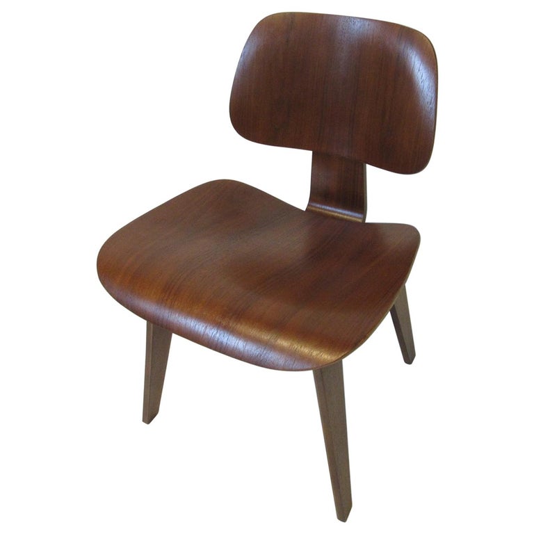 Early Eames Walnut DCW Side Chair by Herman Miller 'B' For Sale at 1stDibs