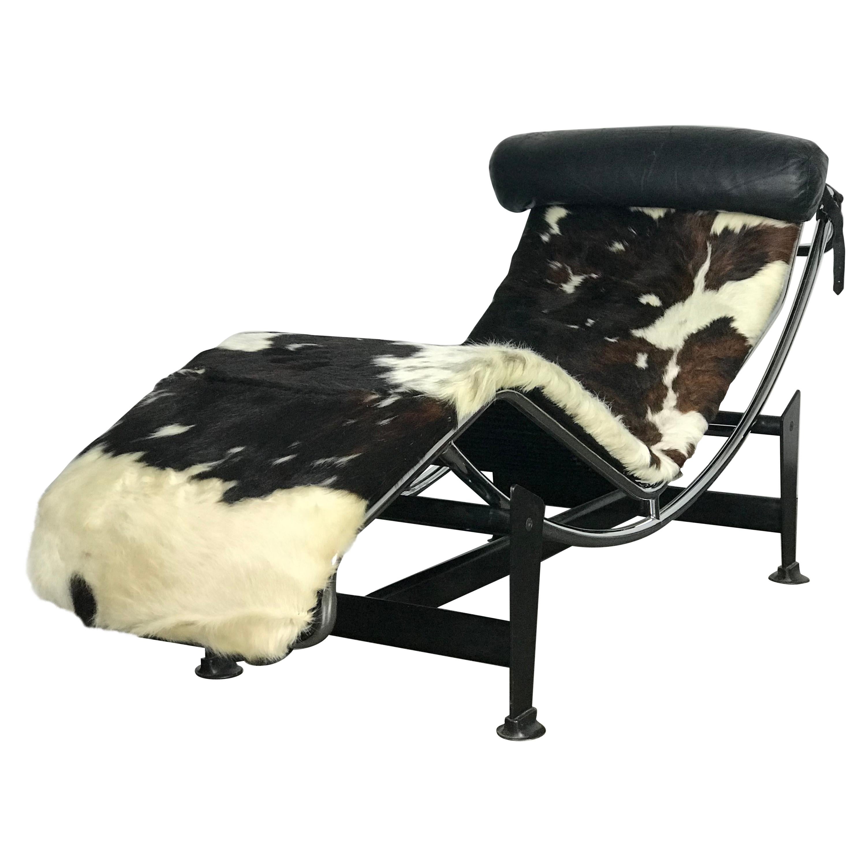 1980s LC4 Le Corbusier Style Chaise Longue, in Chrome Stell and Cowhide ...