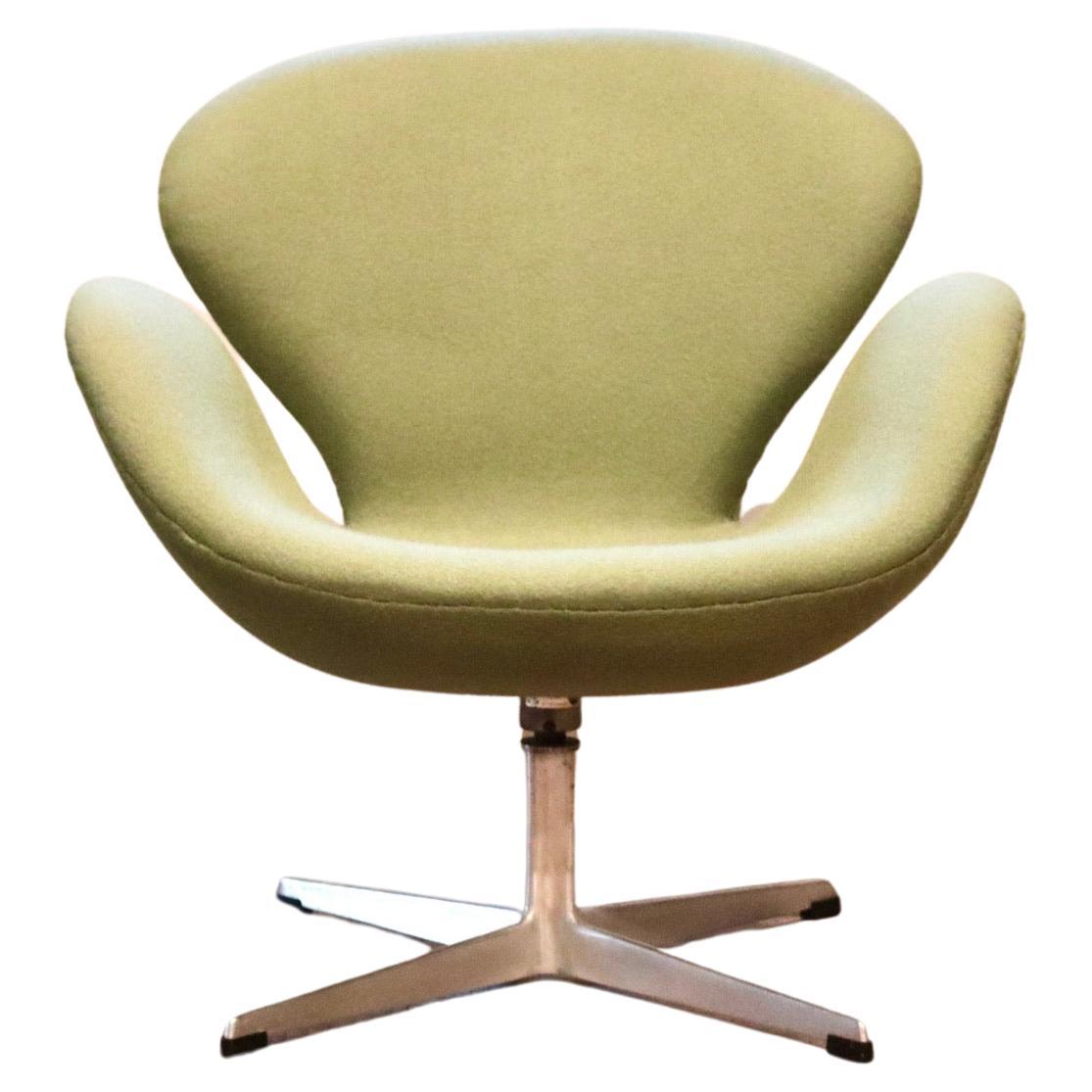 Early Leather Swan Chair by Arne Jacobsen for Fritz Hansen at 1stDibs