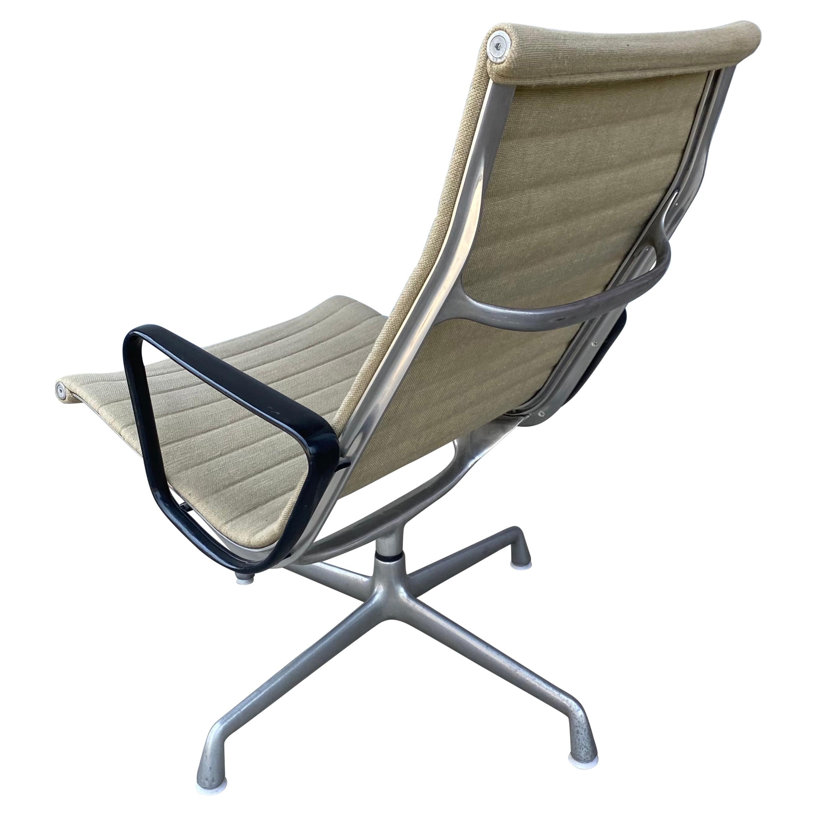 Early Production Eames Aluminum Group Lounge Chair / Herman Miller at ...