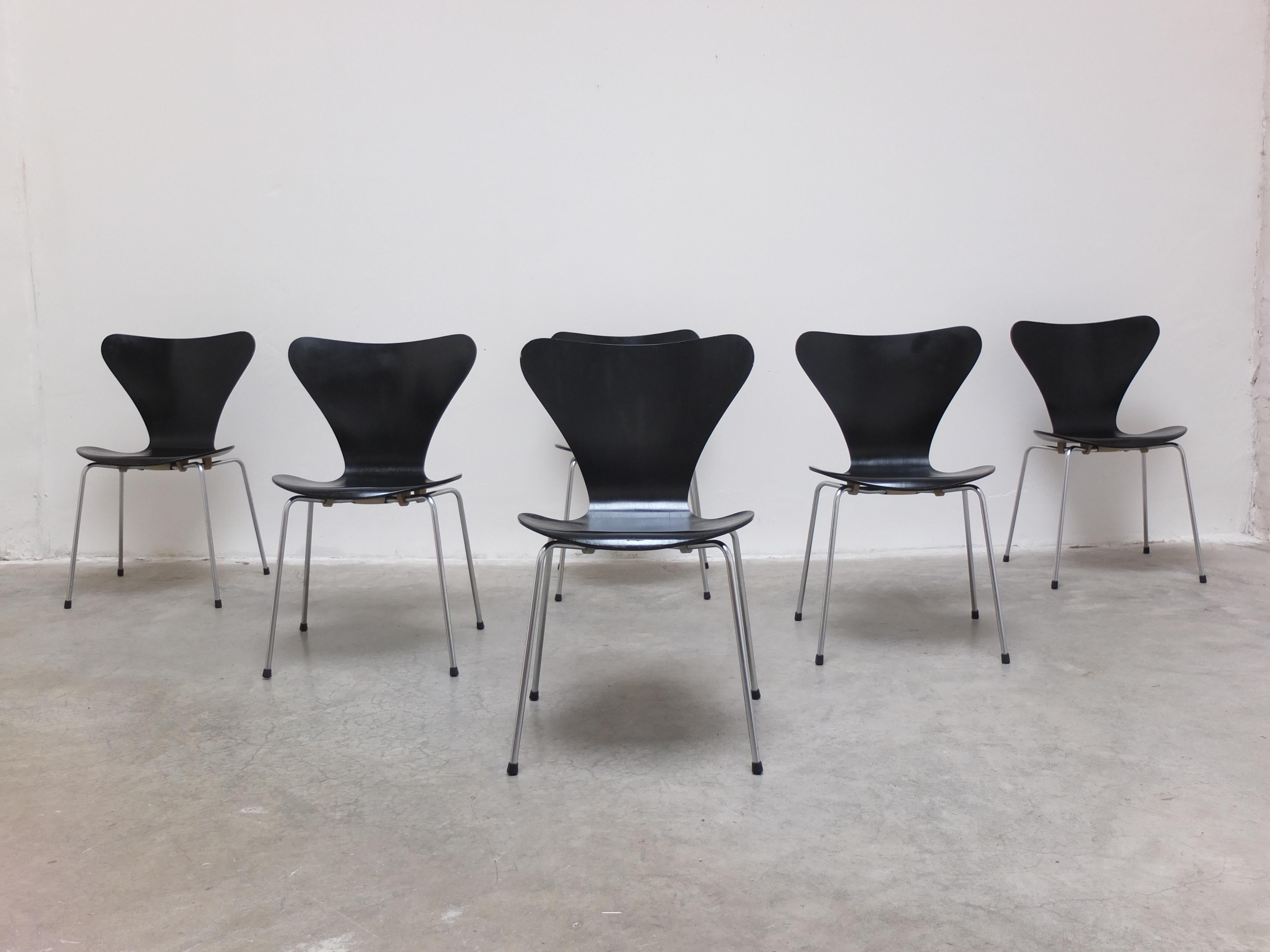 Early Set of 6 'Series 7' Chairs by Arne Jacobsen for Fritz Hansen ...