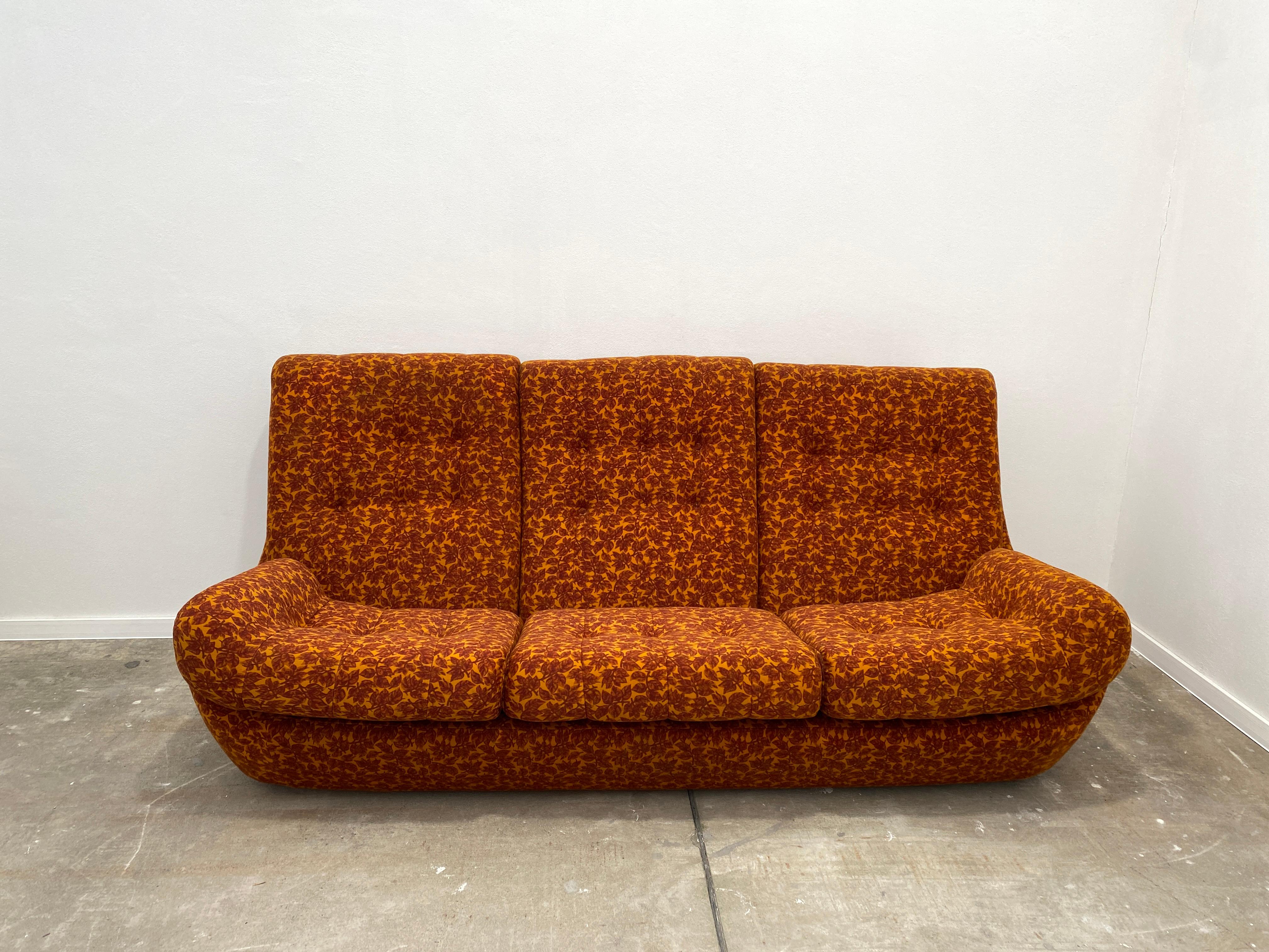 Eastern Bloc Vintage Living Room Set by Jitona, Czechoslovakia, 1970s ...