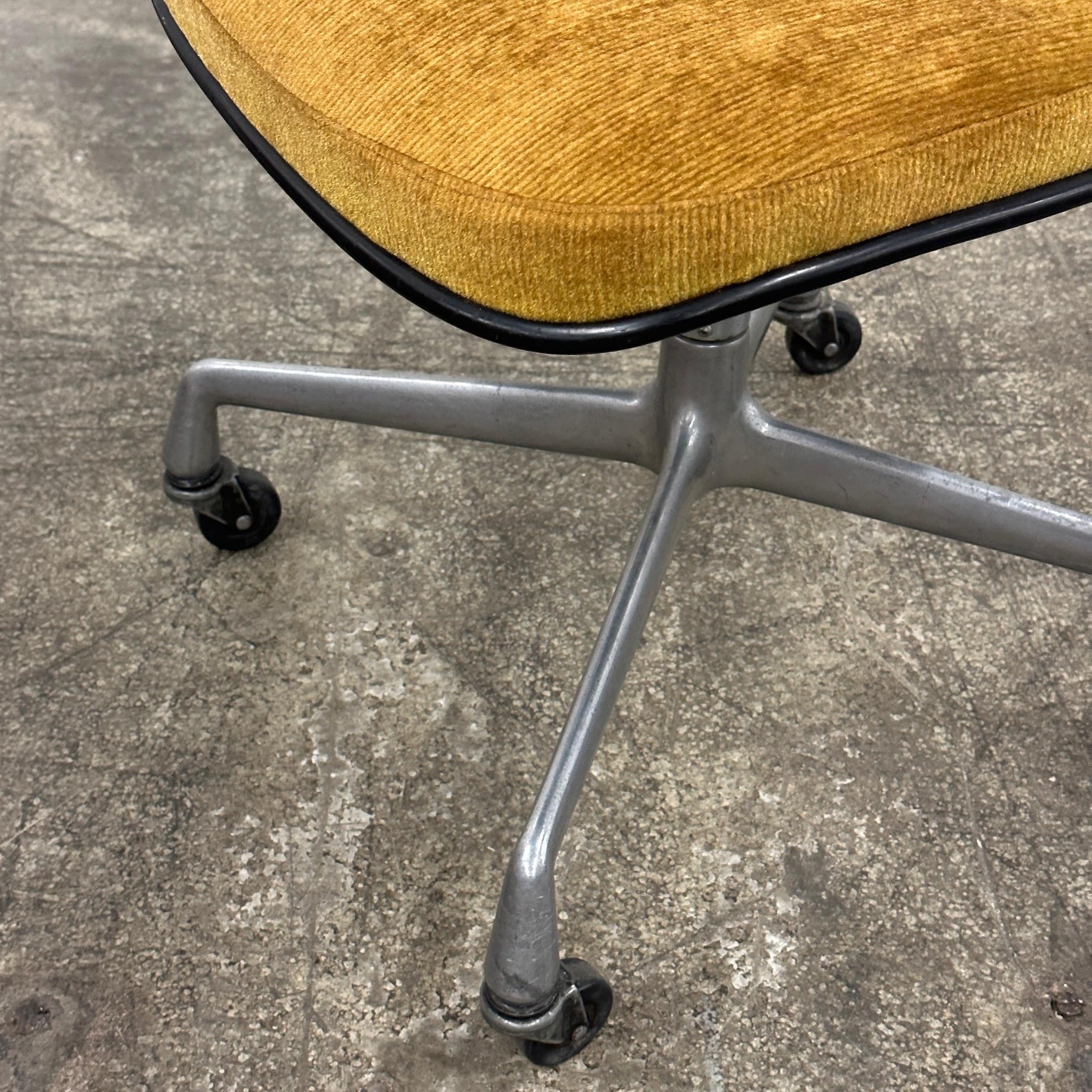 EC228 Secretary Chair by Charles and Ray Eames for Herman Miller For ...
