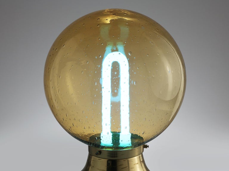 Eccentric Table Lamp in Brass and Decorative Glass For Sale at 1stDibs
