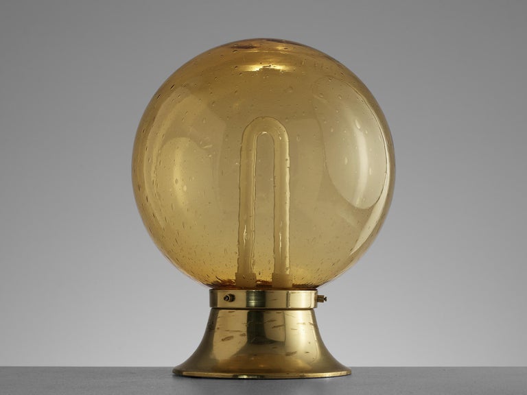 Eccentric Table Lamp in Brass and Decorative Glass For Sale at 1stDibs