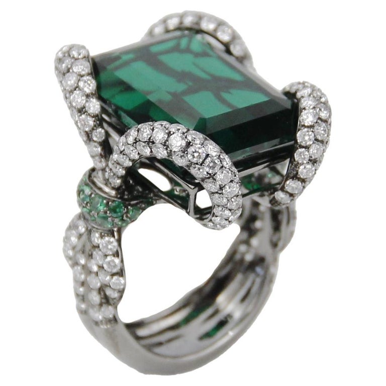 ECJ Collection 18K White Gold Diamond&Emerald Ring For Sale at 1stDibs