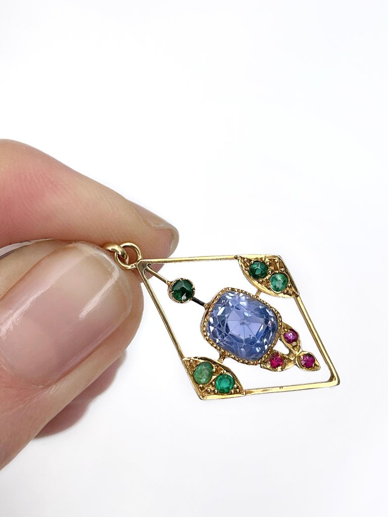 Edwardian 18 Karat Gold 2.35 Carat Sapphire Emerald Ruby Rhombus Pendant For Sale at 1stDibs