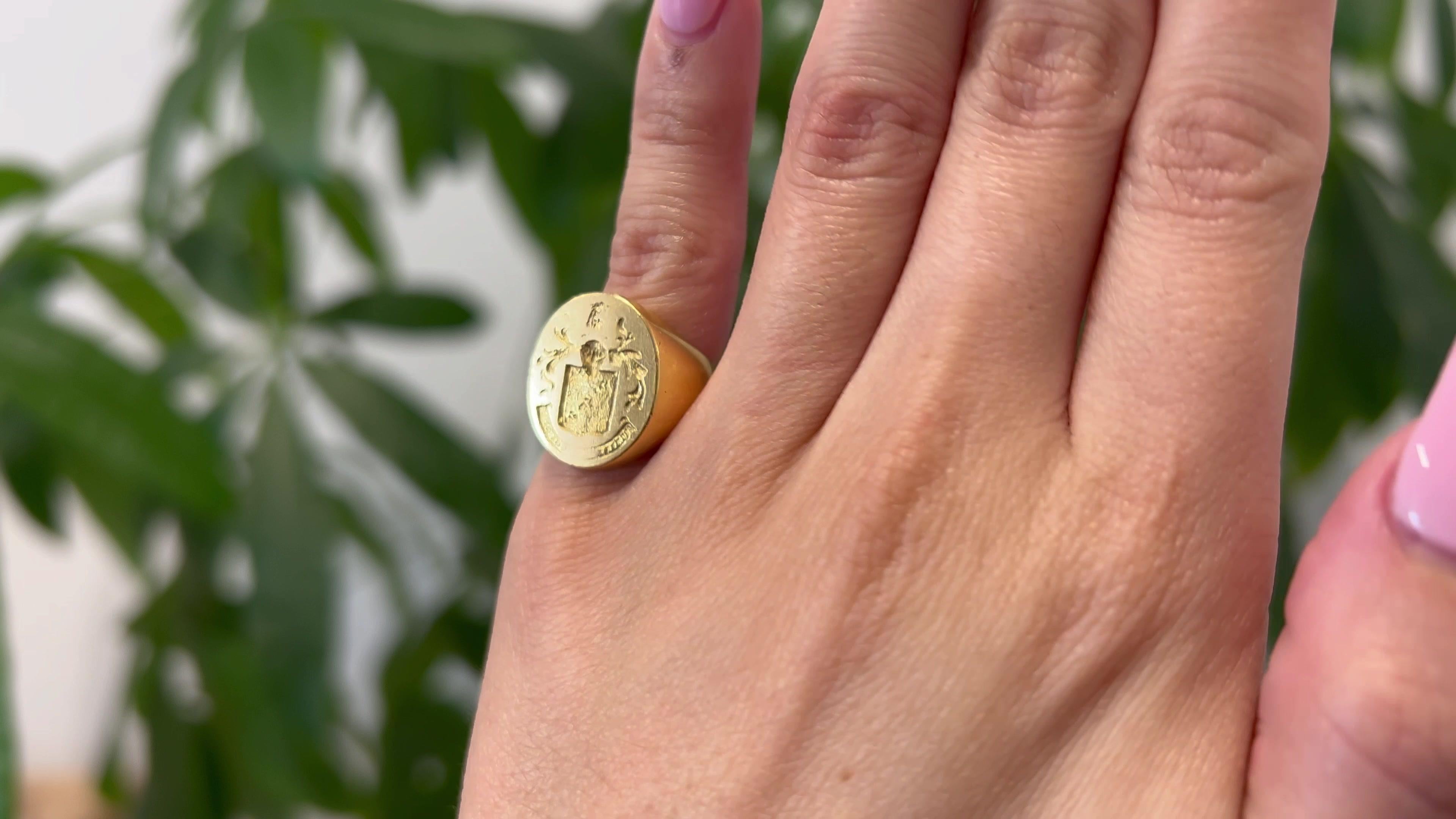 Edwardian 18k Yellow Gold Signet Ring For Sale at 1stDibs