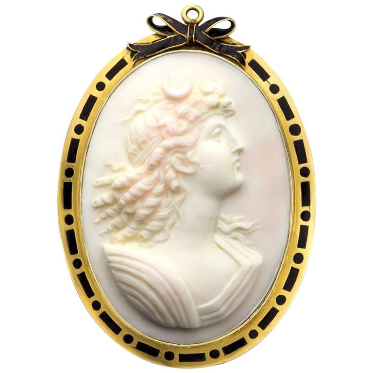Edwardian Angel Skin Coral Cameo Brooch Pendant For Sale at 1stDibs