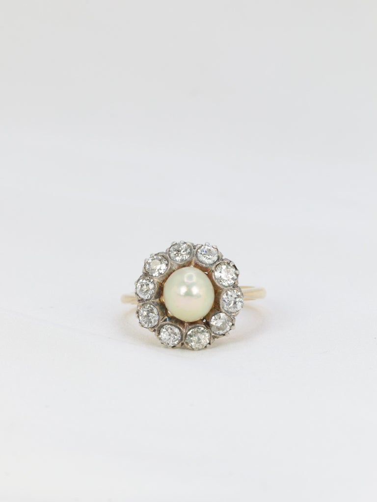 Edwardian Gold and Silver Cluster Ring with Old Mine Cut Diamonds and a Natural For Sale at 1stDibs