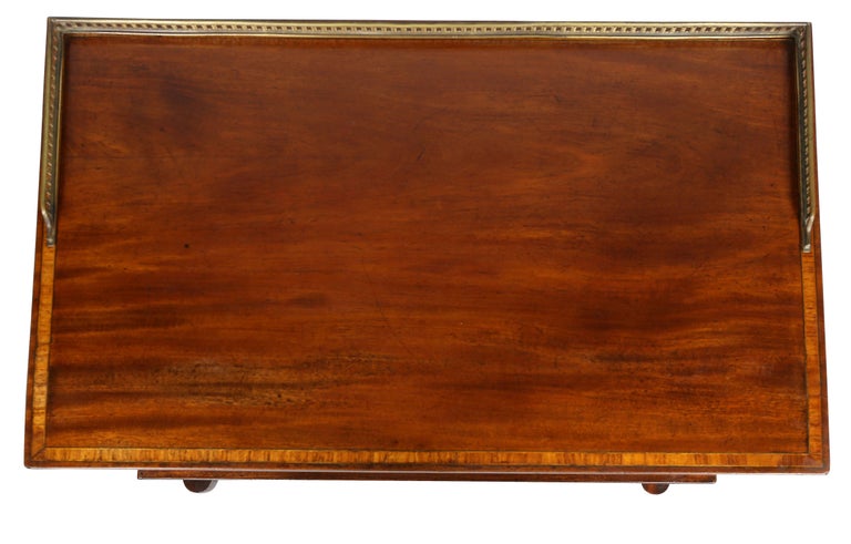 Edwardian Mahogany and Crossbanded End Table For Sale at 1stDibs