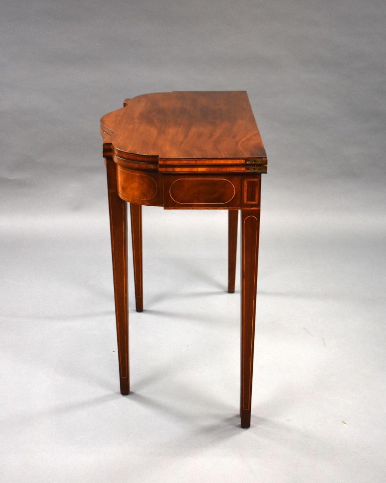 Edwardian Mahogany Serpentine Tea Table For Sale at 1stDibs