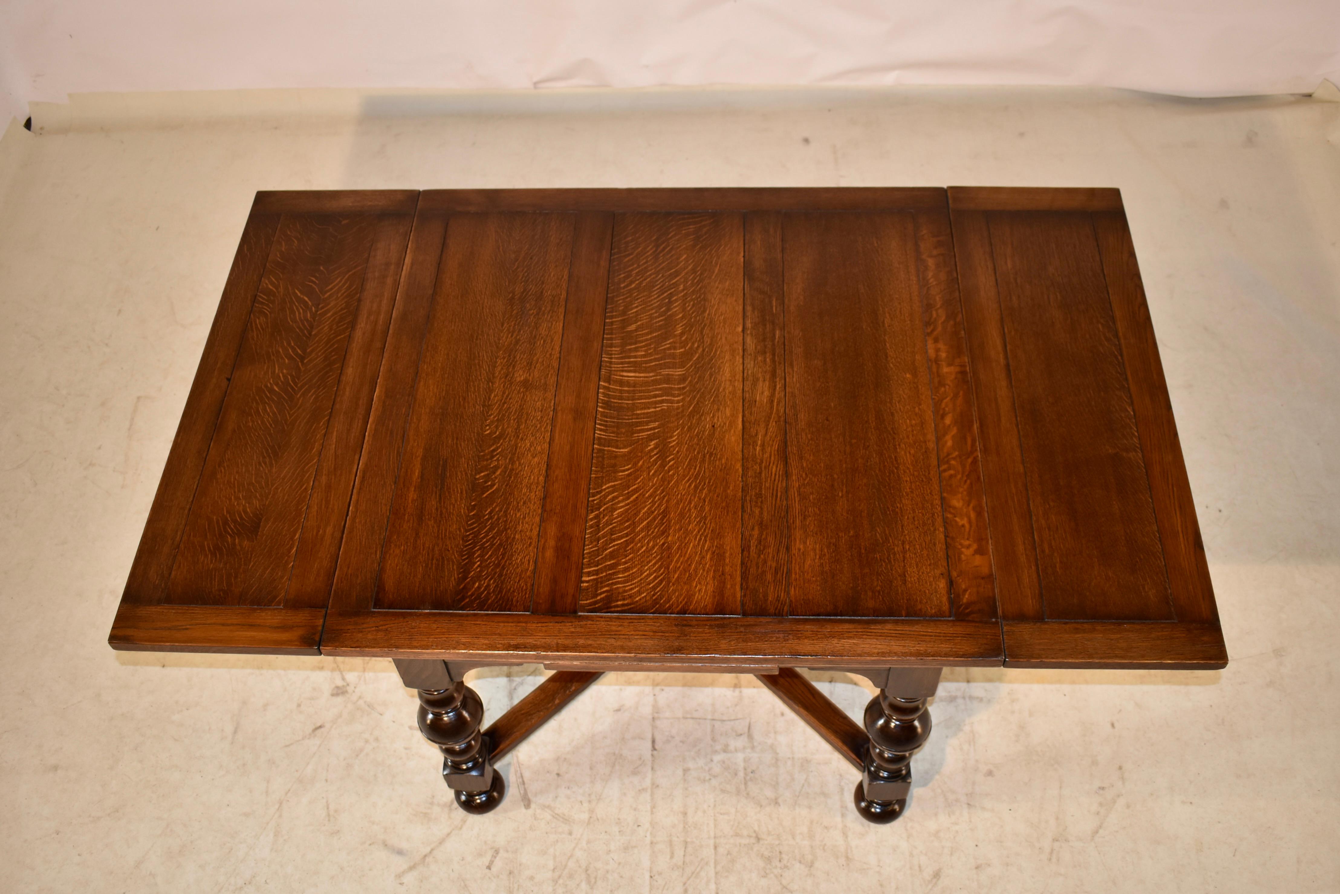Edwardian Table with Draw Leaves, Circa 1900 For Sale at 1stDibs