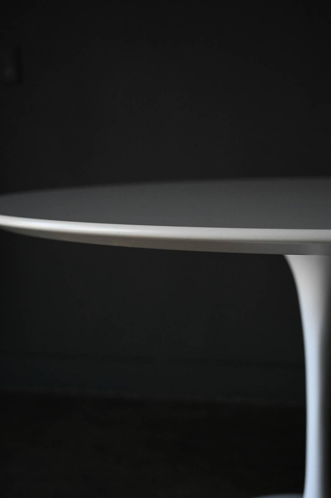 Eero Saarinen for Knoll Italy Tulip Dining Table, circa 2015 For Sale ...