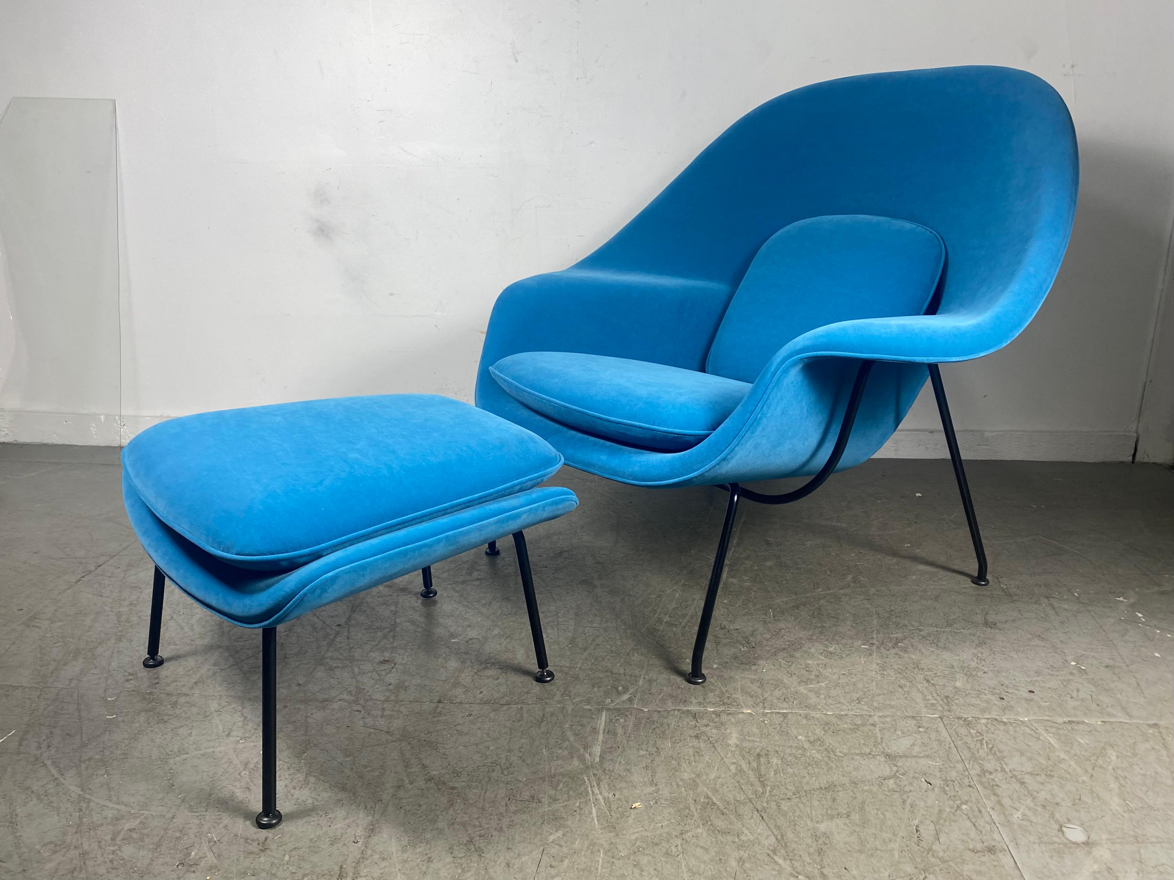 Eero Saarinen for Knoll Womb Chair and Ottoman in Original Knoll Velvet ...