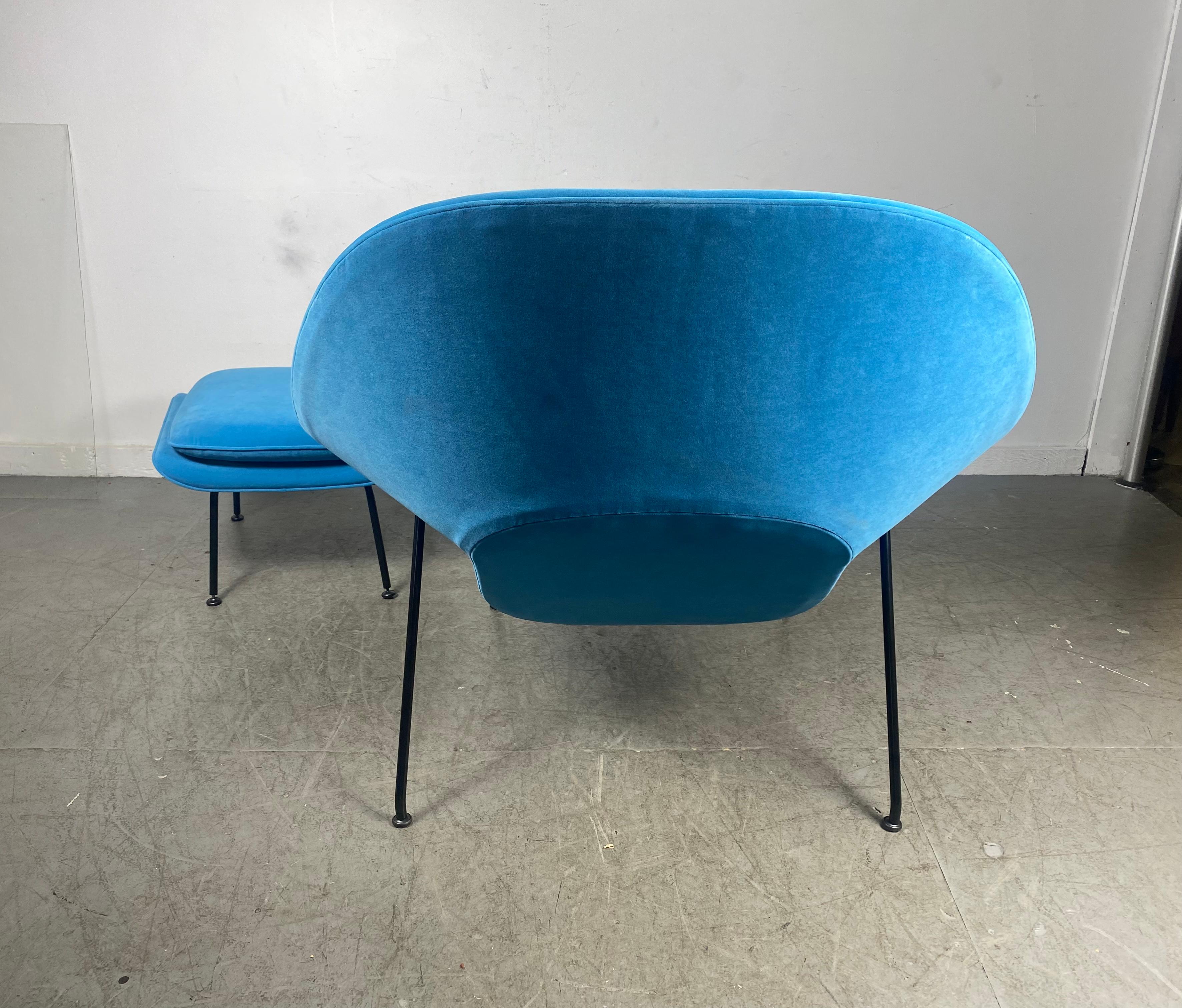 Eero Saarinen for Knoll Womb Chair and Ottoman in Original Knoll Velvet ...