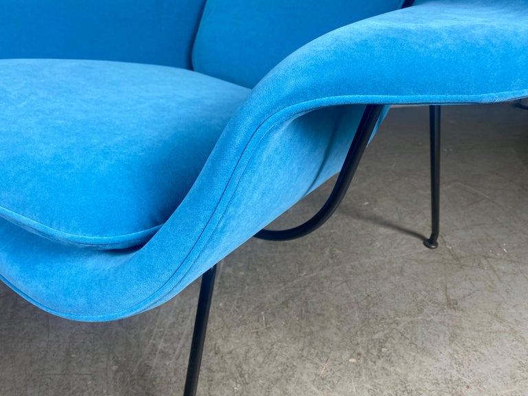 Eero Saarinen for Knoll Womb Chair and Ottoman in Original Knoll Velvet ...