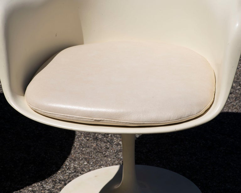 Eero Saarinen Knoll Mid Century Modern Tulip Chairs at 1stDibs