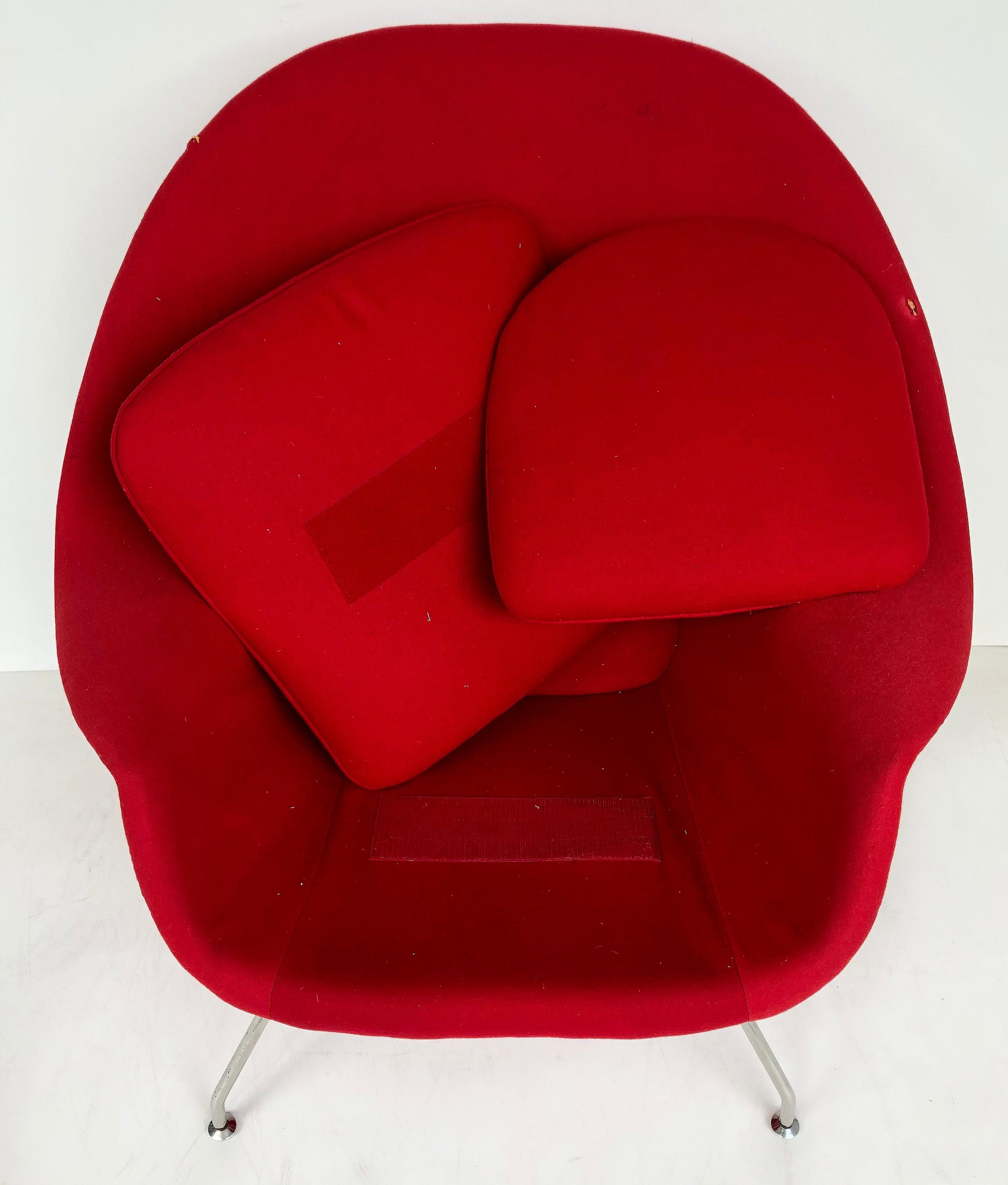 Eero Saarinen Style Womb Chair and Ottoman with Chromed Metal Needs ...
