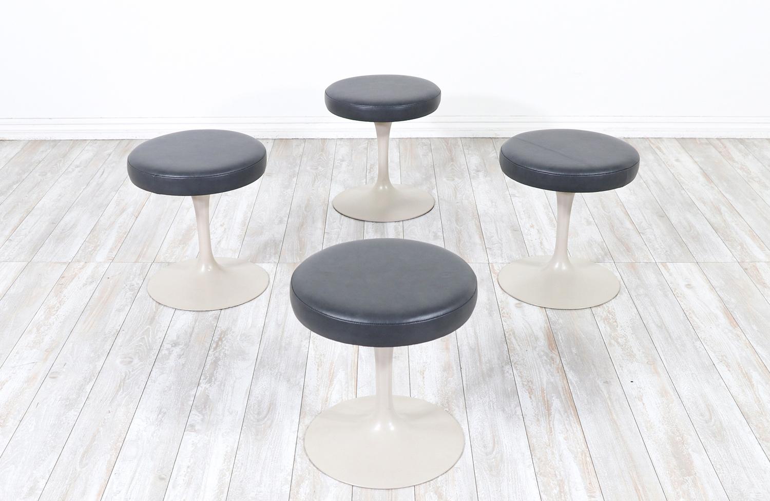 Eero Saarinen Swiveling Tulip Stool with Grey Leather for Knoll For ...