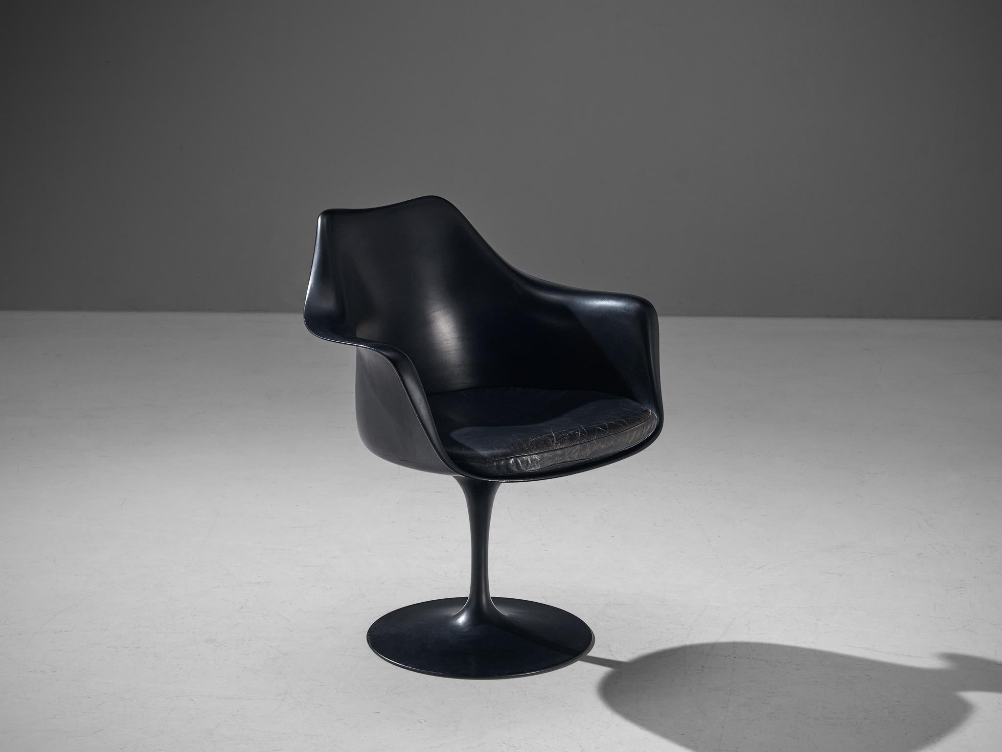 Eero Saarinen ‘Tulip’ Armchair in Black Leather For Sale at 1stDibs | 490000351