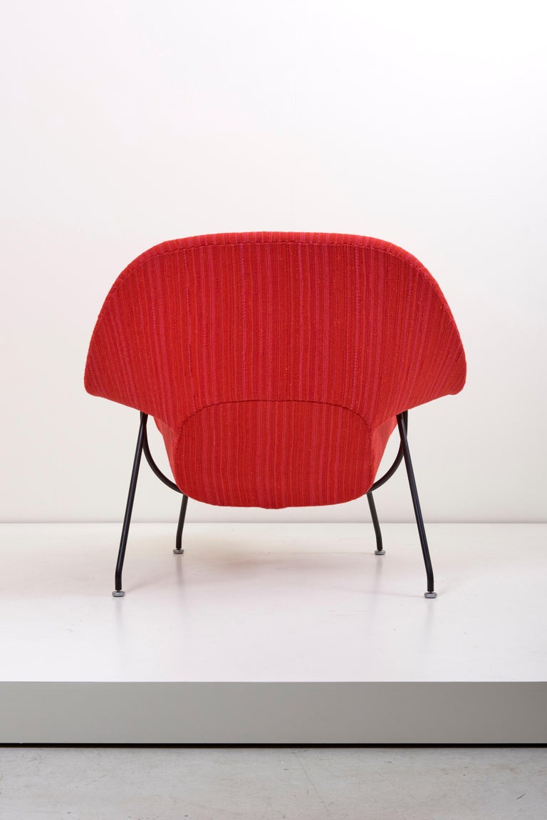 Eero Saarinen Womb Chair with Ottoman by Knoll in Knoll Dynamic Fabric ...