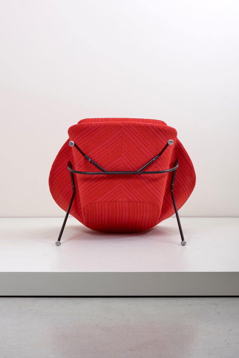 Eero Saarinen Womb Chair with Ottoman by Knoll in Knoll Dynamic Fabric ...