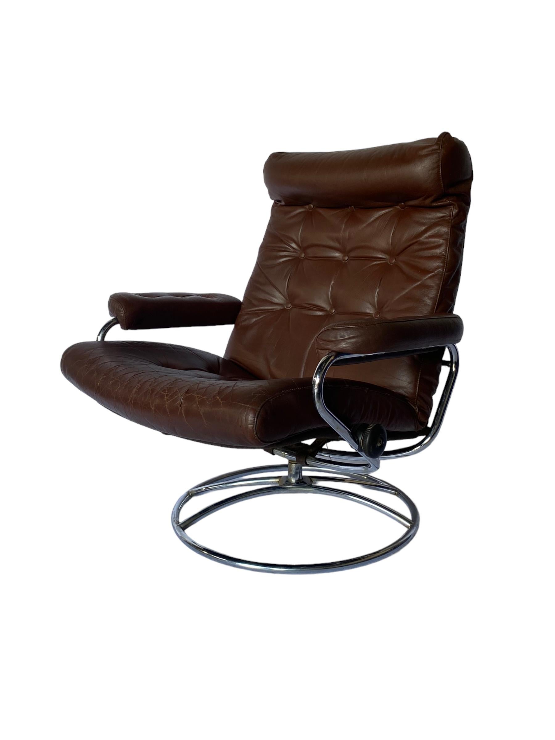 Ekornes Stressless Reclining Lounge Chair and Ottoman For Sale at 1stDibs
