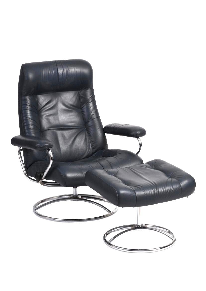 Ekornes Stressless Reclining Lounge Chair and Ottoman For Sale at 1stDibs