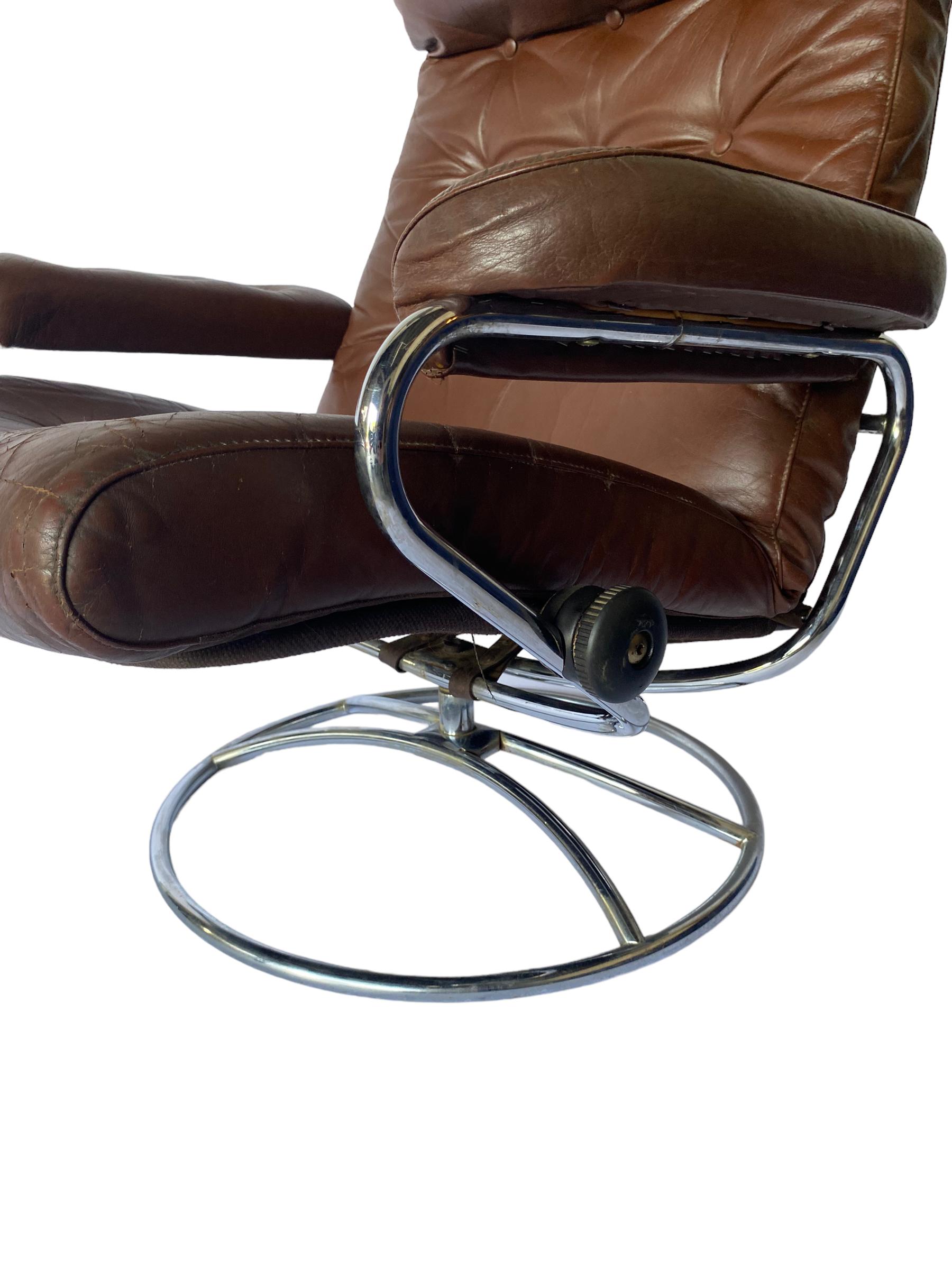 Ekornes Stressless Reclining Lounge Chair and Ottoman For Sale at 1stDibs