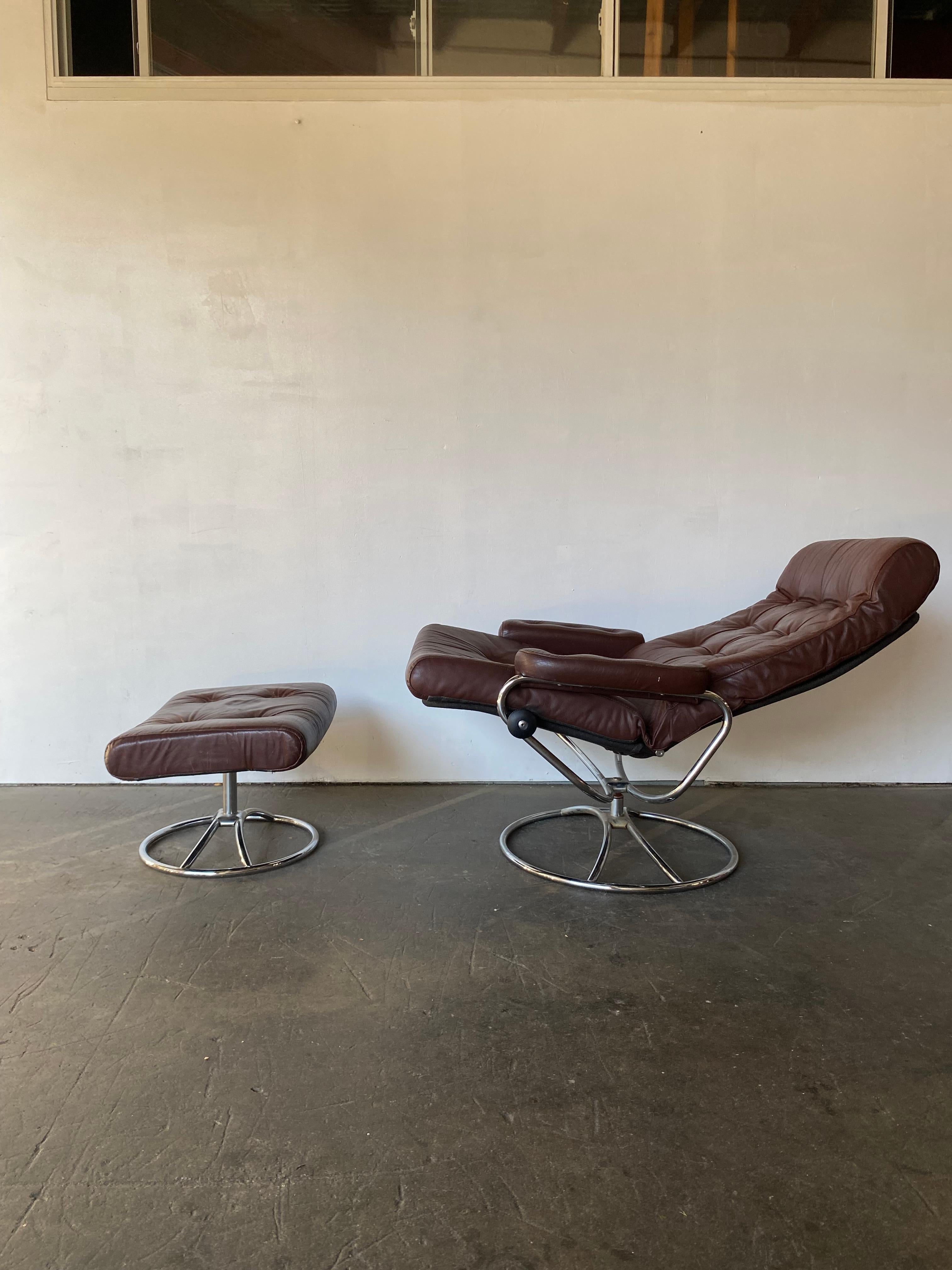 Ekornes Stressless Reclining Lounge Chair and Ottoman For Sale at 1stDibs