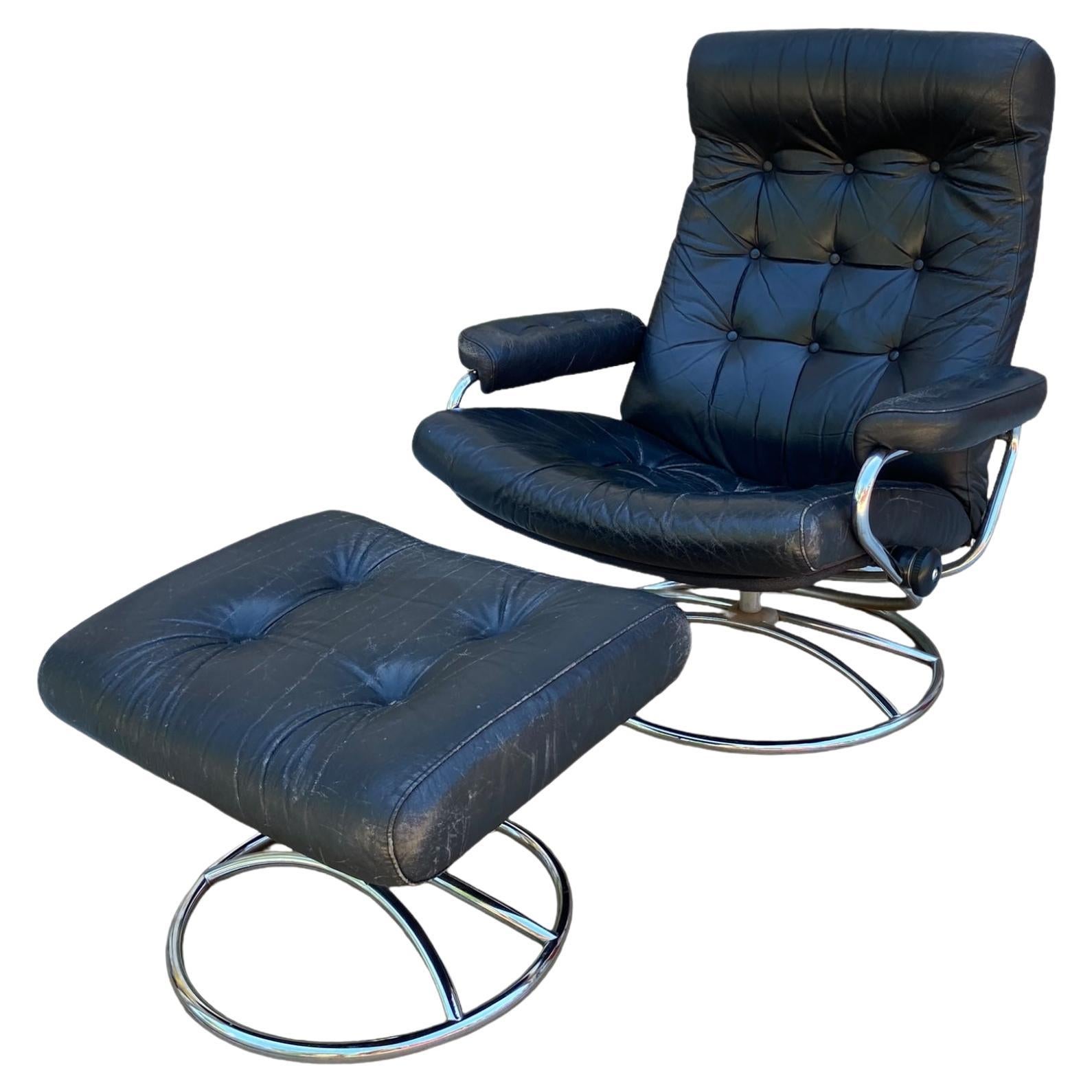 Stressloser Liegesessel und Ottomane von Ekornes im Angebot bei 1stDibs