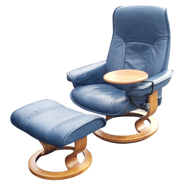 Ekornes Stressless Senator Governor Recliner With Matching Ottoman ...