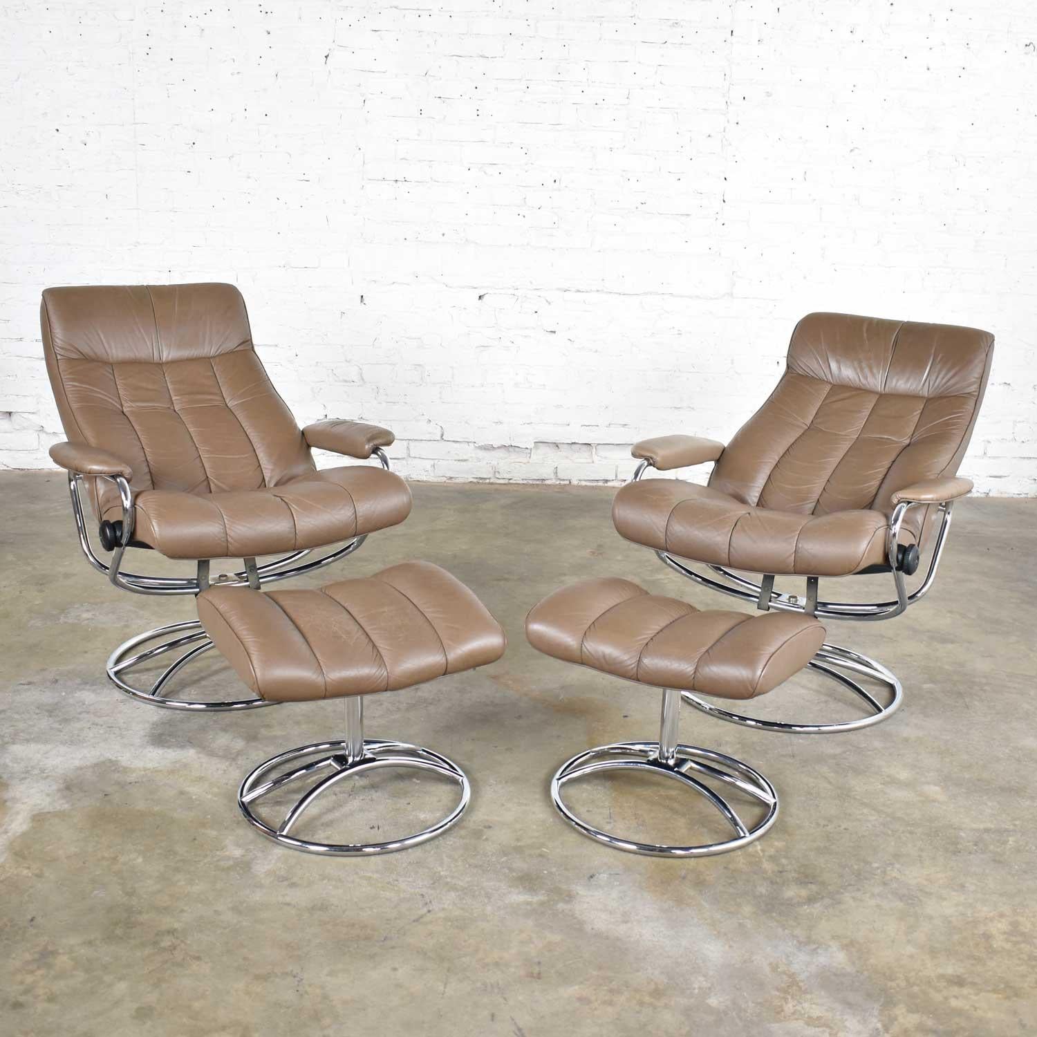Ekornes Stressless Scandinavian Modern Lounge Chairs and Ottomans ...