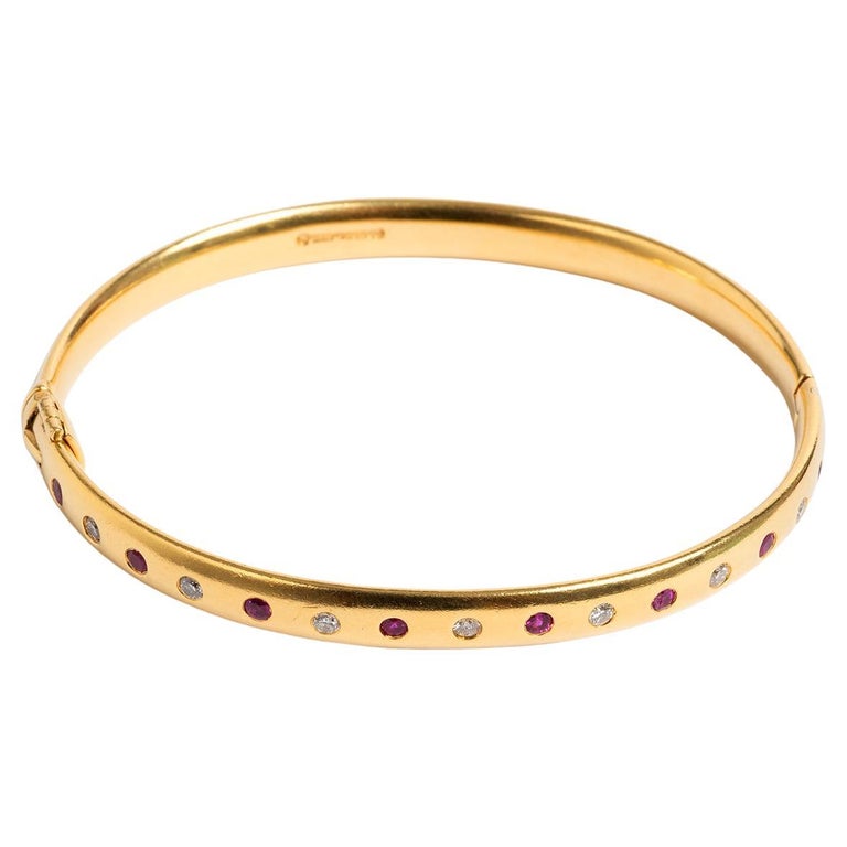 Elegant 18K Yellow Gold, Ruby and Diamond Bangle For Sale at 1stDibs