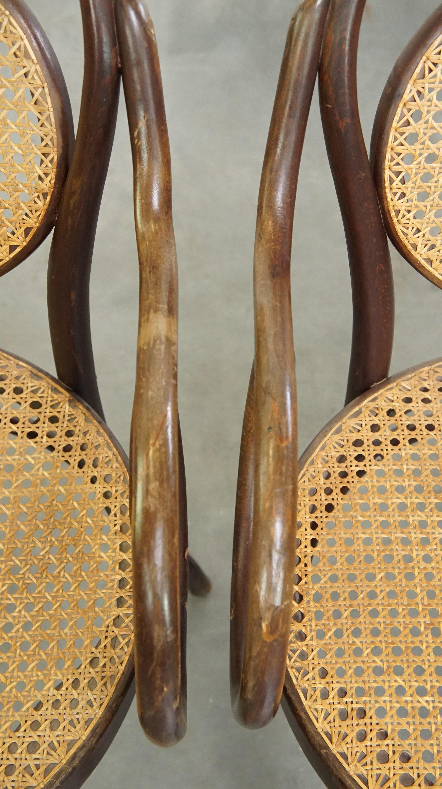 Elegant and graceful set of 2 Thonet design bistro chairs with arm rests For Sale at 1stDibs