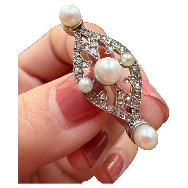 Elegant Art Deco 18K White Gold Diamond Pearl Brooch For Sale at 1stDibs