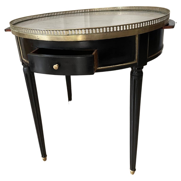 Elegant Black Lacquer and Brass Side Table by Maison Jansen, France ...