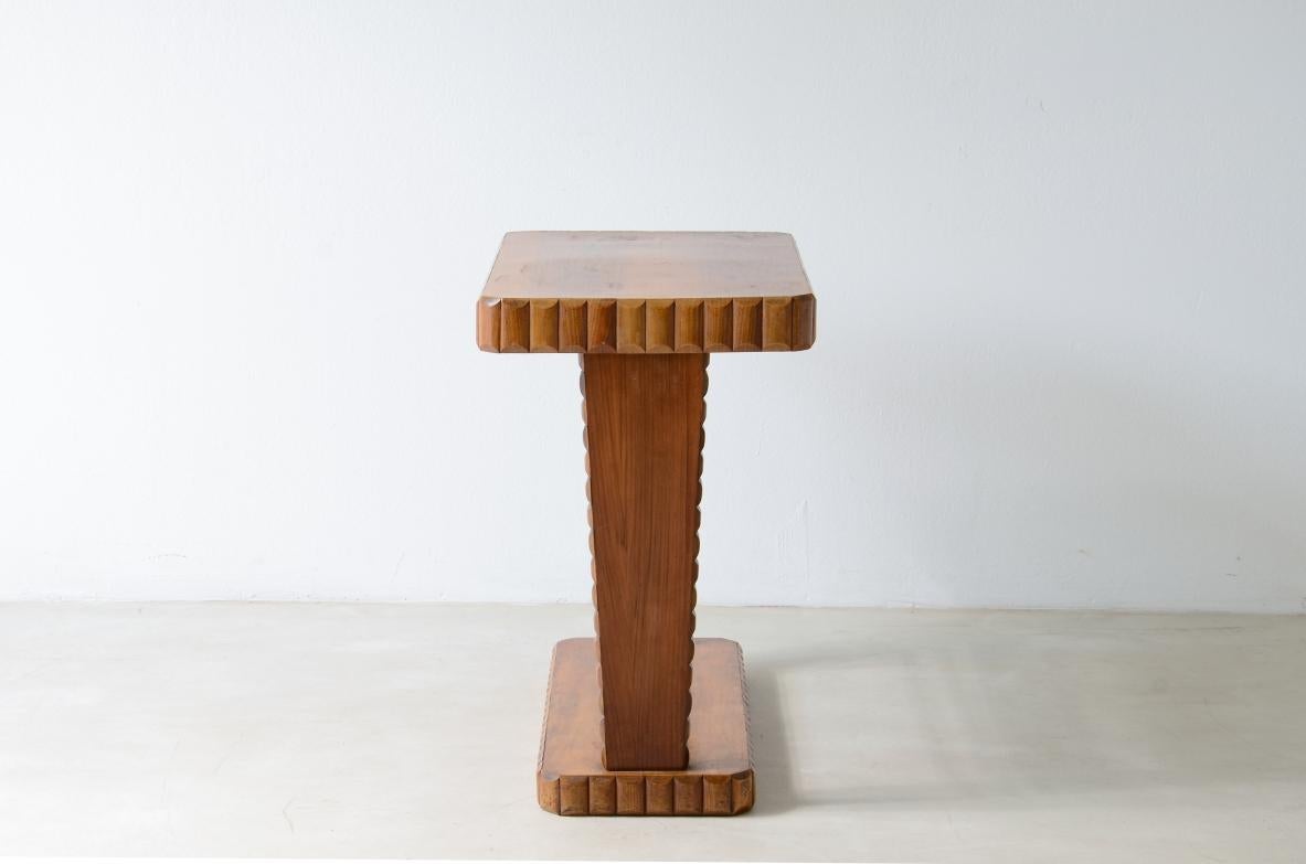 Elegant console with diamond-cut wood profiles For Sale at 1stDibs