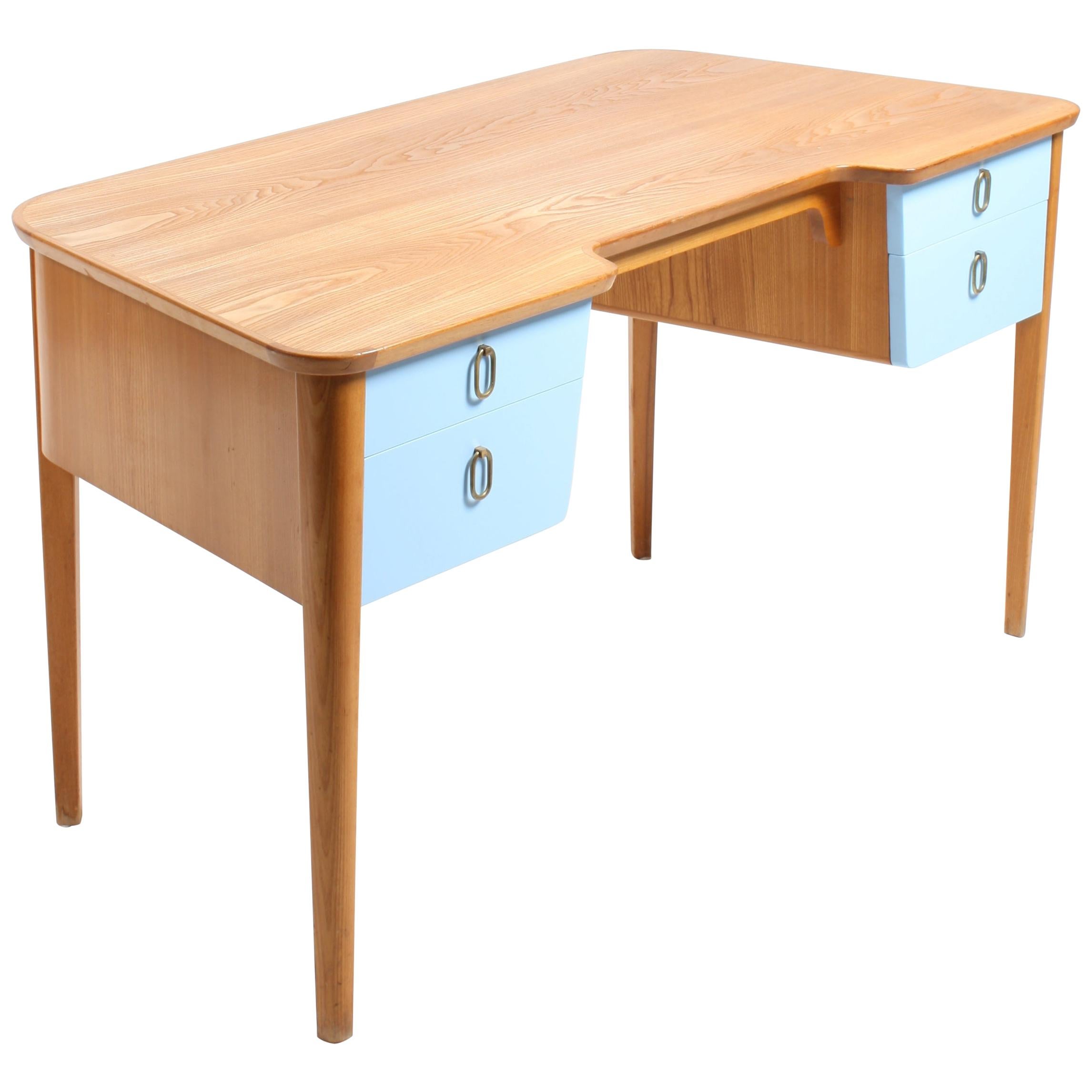 1940s Desks and Writing Tables - 166 For Sale at 1stdibs