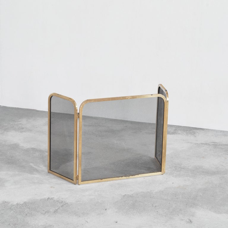 Elegant Fire Screen in Patinated Brass, 1970s For Sale at 1stDibs