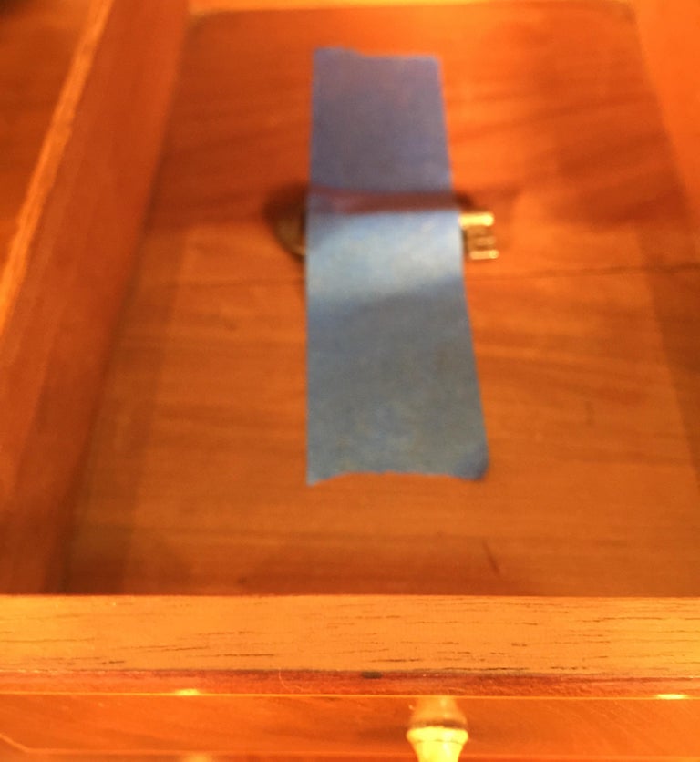 Elegant Flame Mahogany Inlaid Hepplewhite Desk For Sale at 1stDibs