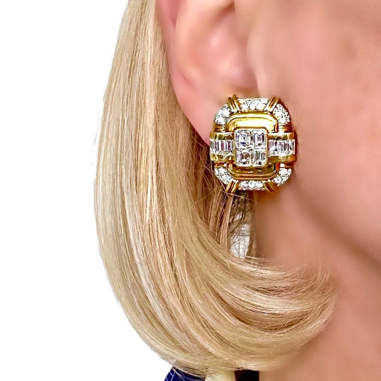 Elegant French Diamond and 18K Yellow Gold Earrings For Sale at 1stDibs