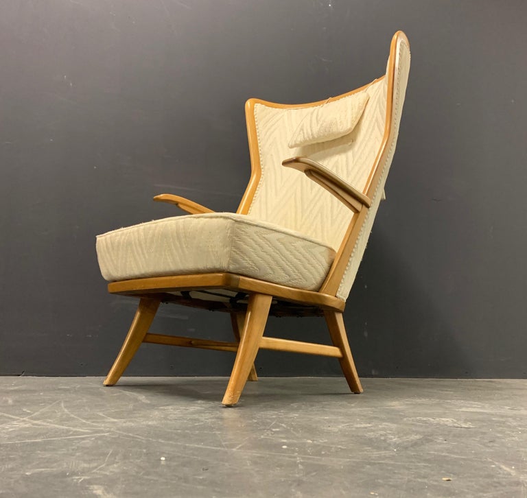 Elegant Italian Lounge Chair For Sale at 1stDibs